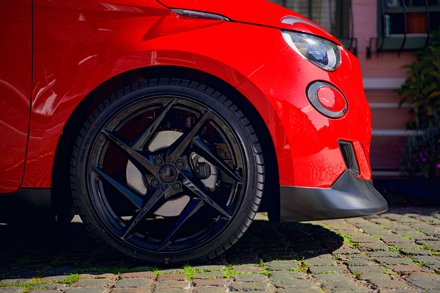 FIAT 500e Custom Wheels - 18in - Type 52 - Kahn Design - Black - Gen 2